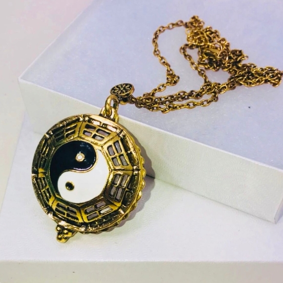 Jewelry | Ying Yang Zen Awesome Magnifying Glass Necklace New | Poshmark